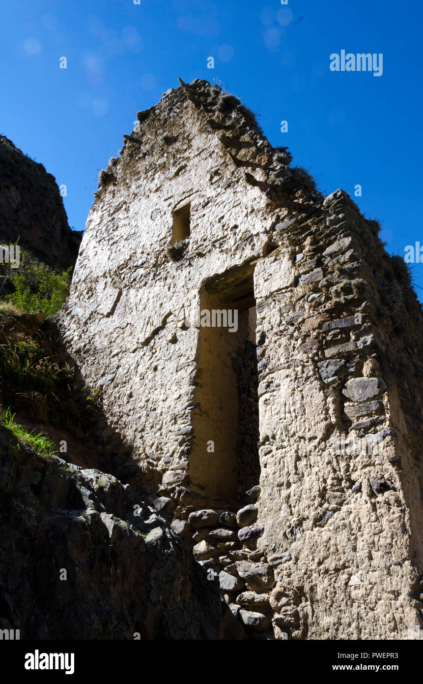 Inca store houses, Ollantaytambo, Sacred Valley, Peru Stock Photo - Alamy
