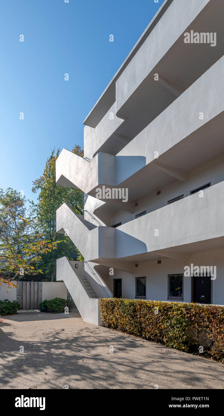 Isokon Building Hampstead Stock Photos & Isokon Building Hampstead ...