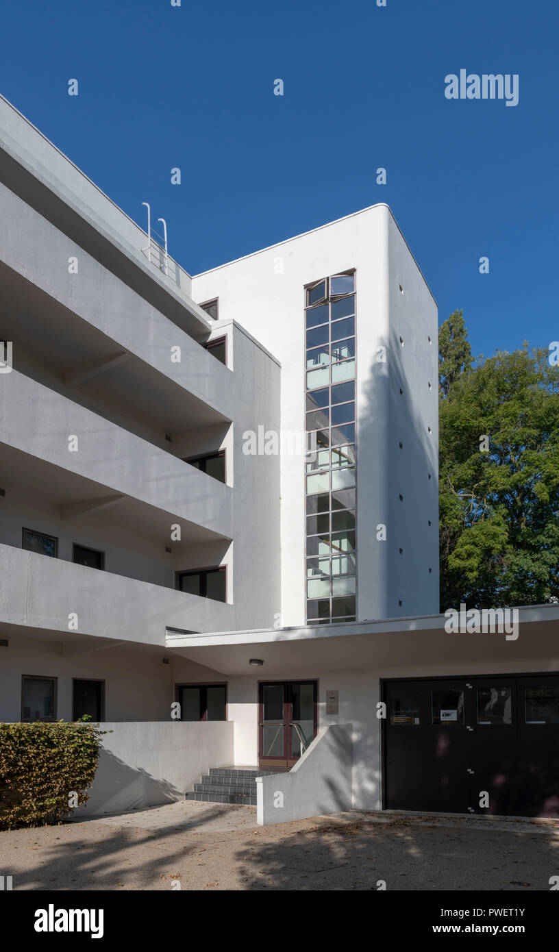 Isokon building hi-res stock photography and images - Alamy