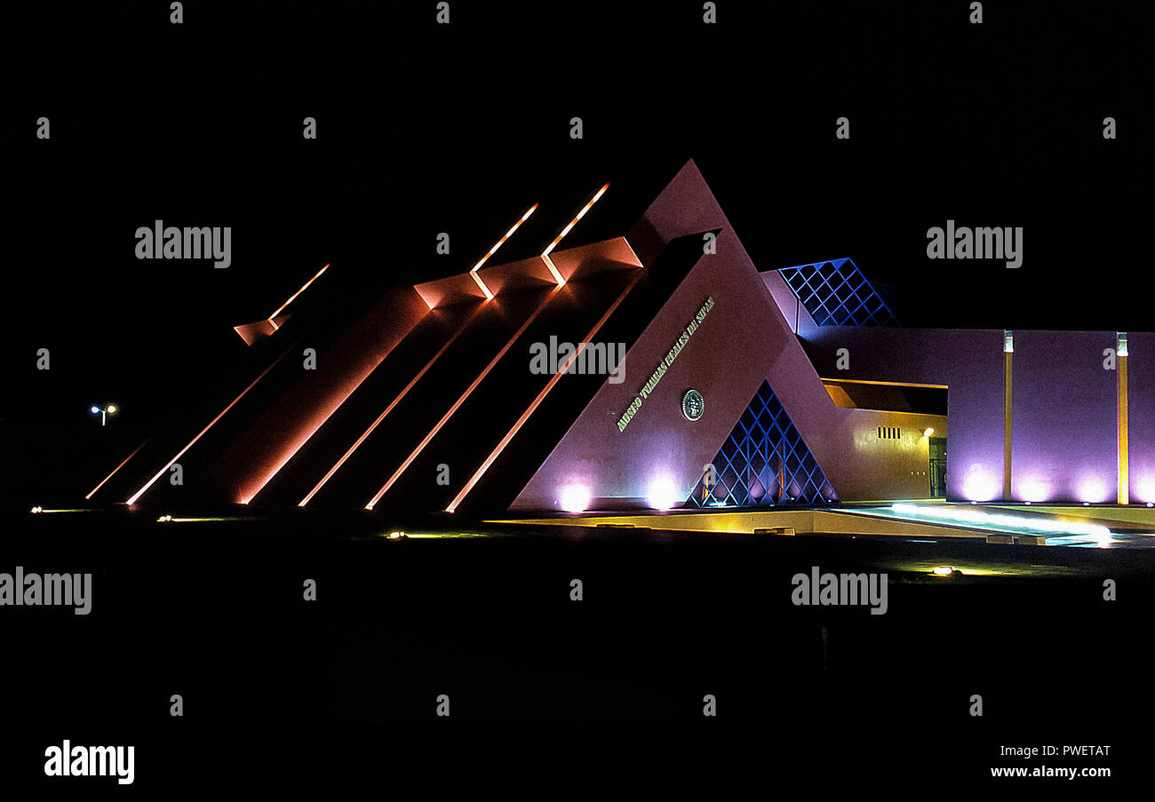 Perù Lambayeque - Museo Tumbas Reales de Sipán - Overview of Night ...