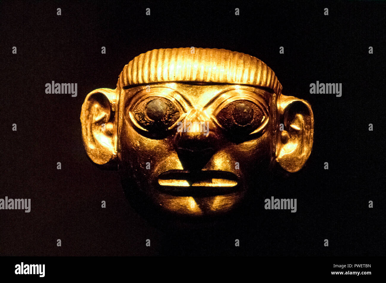Gold inca mask hi-res stock photography and images - Alamy
