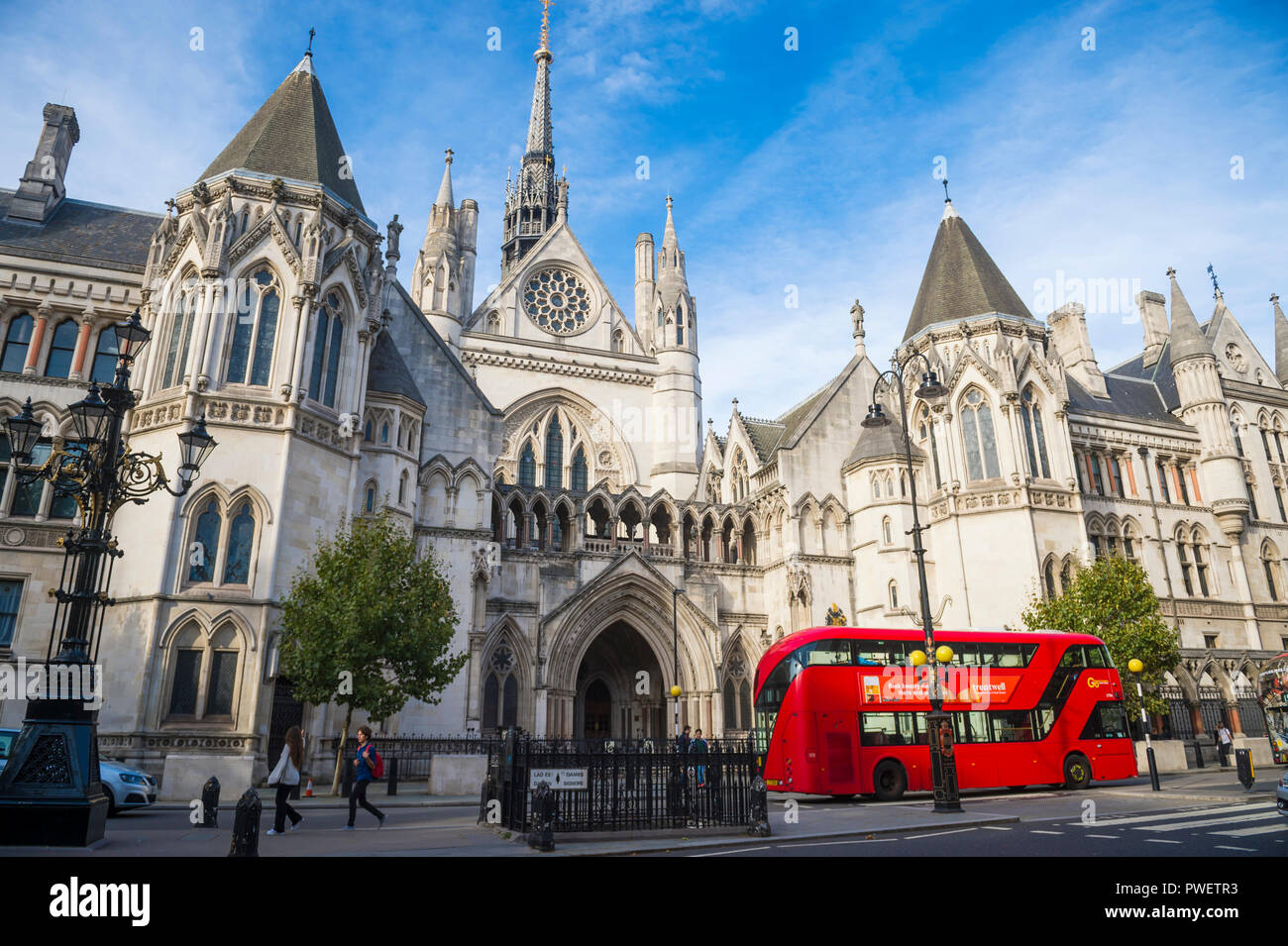 London routemaster bus front hi-res stock photography and images - Alamy