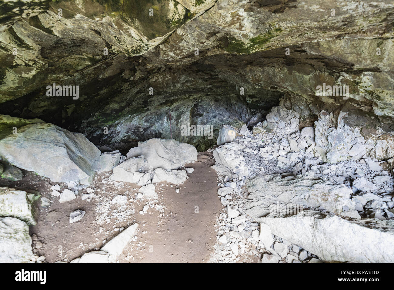 Cave entrance blocked hi-res stock photography and images - Alamy
