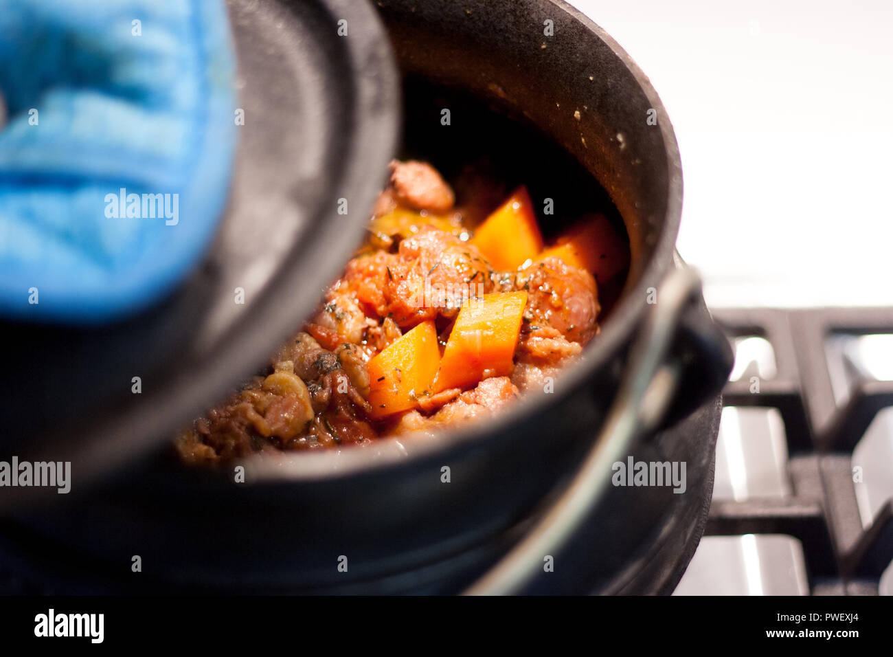 Cooking stew hi-res stock photography and images - Alamy