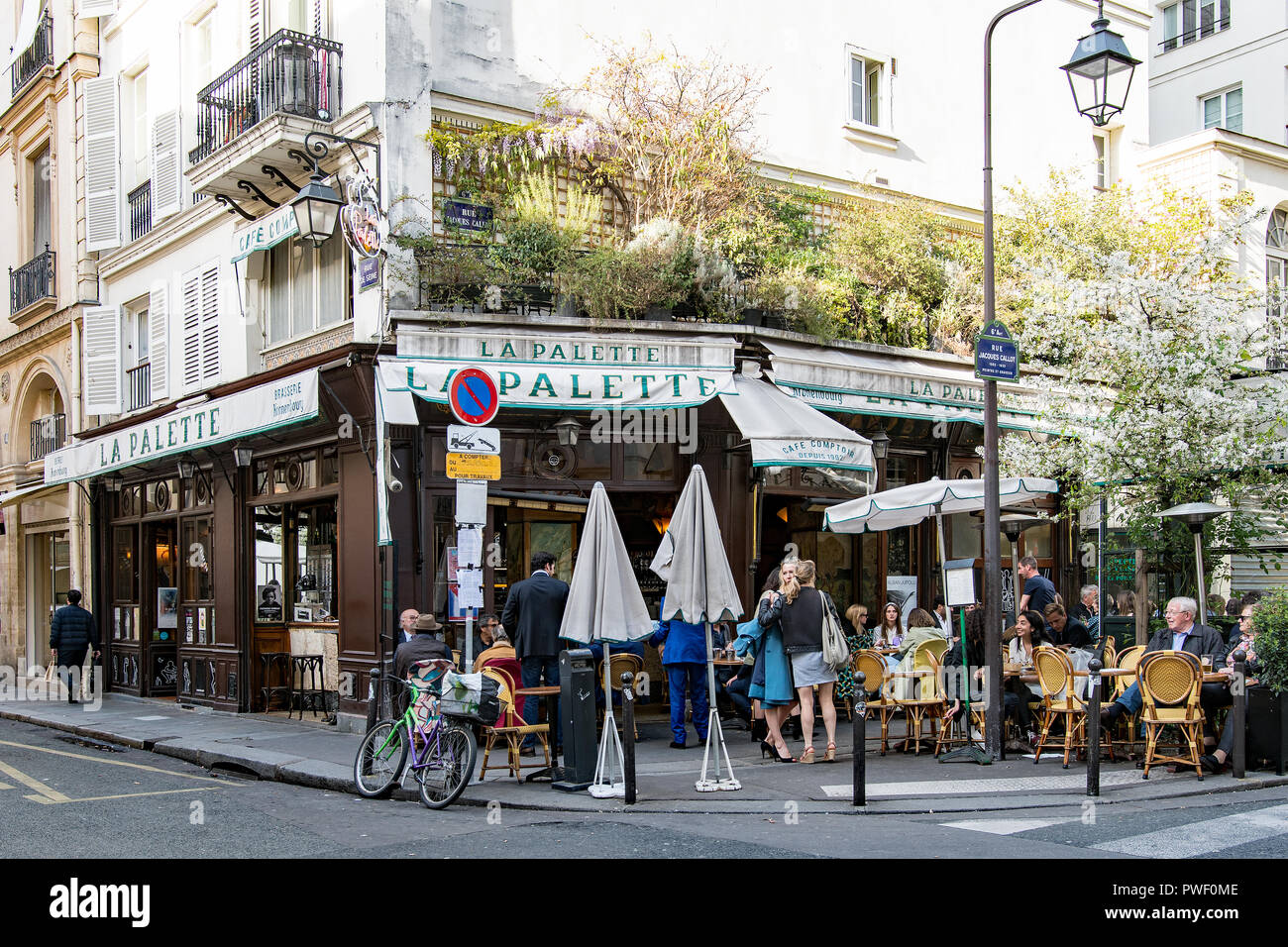 Vintage retro french bistro restaurant hi-res stock photography and ...