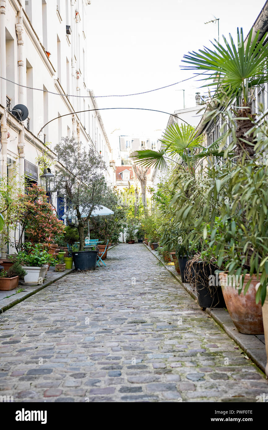 Vintage parisian alley Stock Photo - Alamy