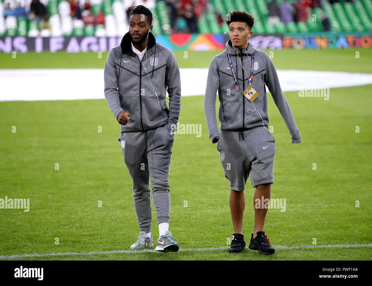Jadon sancho inspect pitch prior hi-res stock photography and images ...