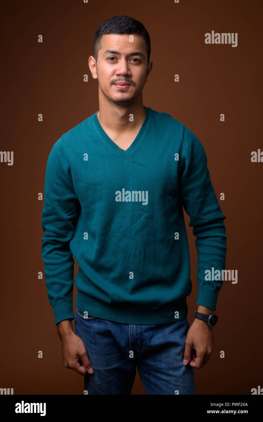 Long shot multi ethnic young hi-res stock photography and images - Alamy