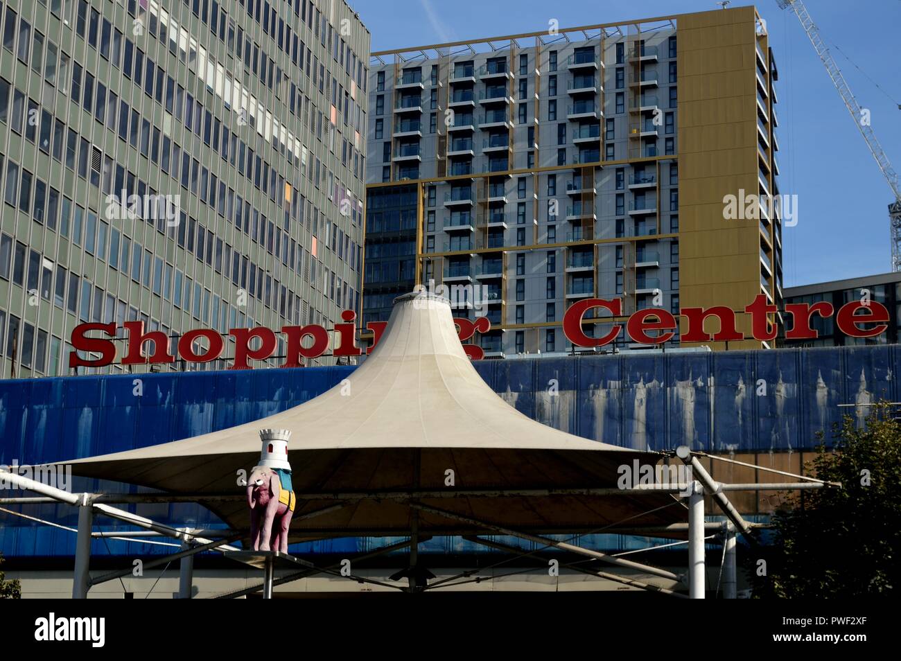 London borough of elephant and castle hi-res stock photography and ...