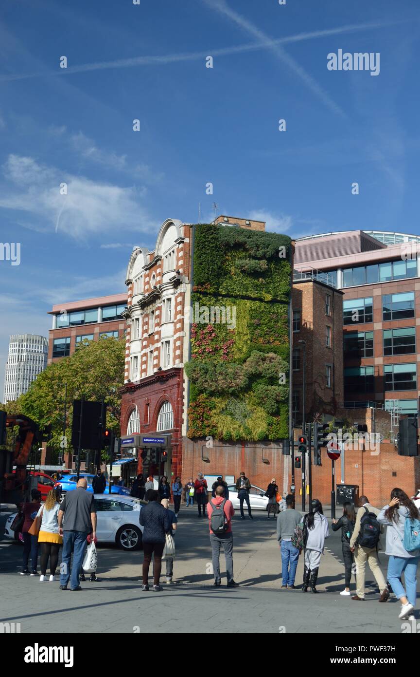 Elephant and castle Stock Photo - Alamy