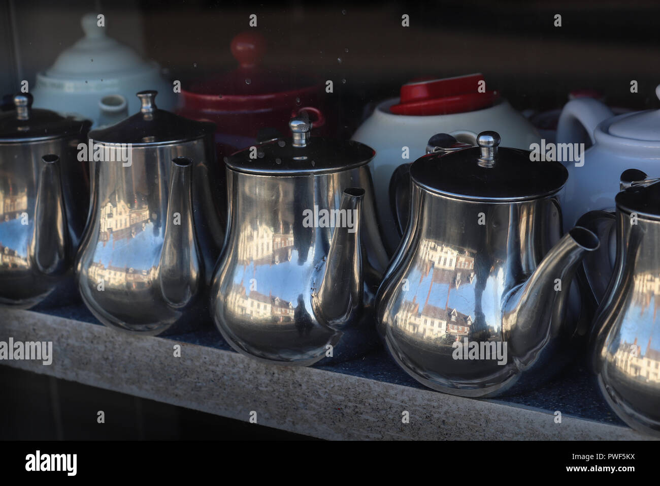 Traditional english tea shop window hi-res stock photography and images ...