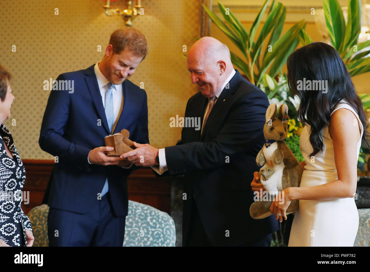 Australia's Governor General Peter Cosgrove and his wife Lynne Cosgrove ...