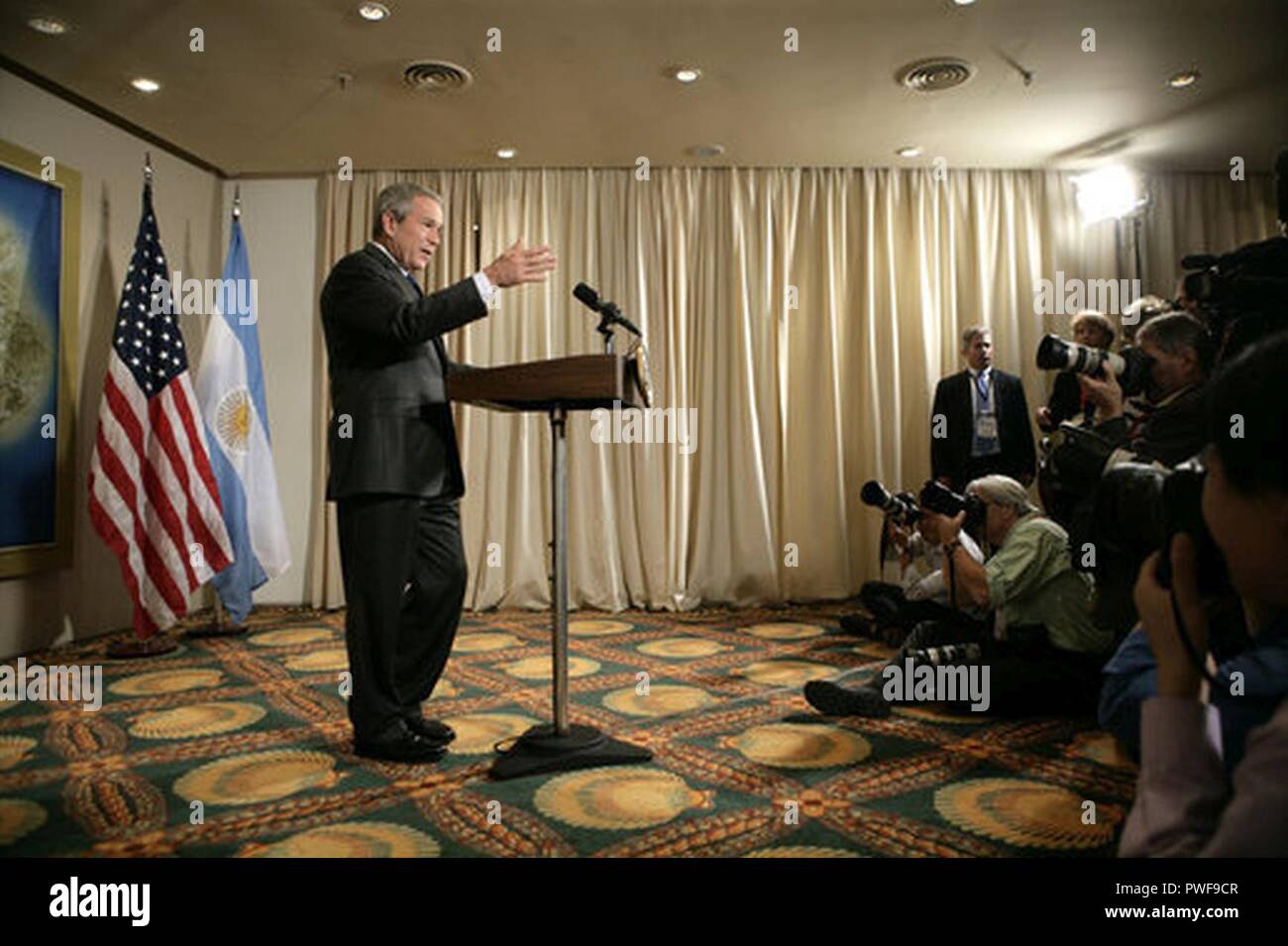 Press pool hi-res stock photography and images - Alamy