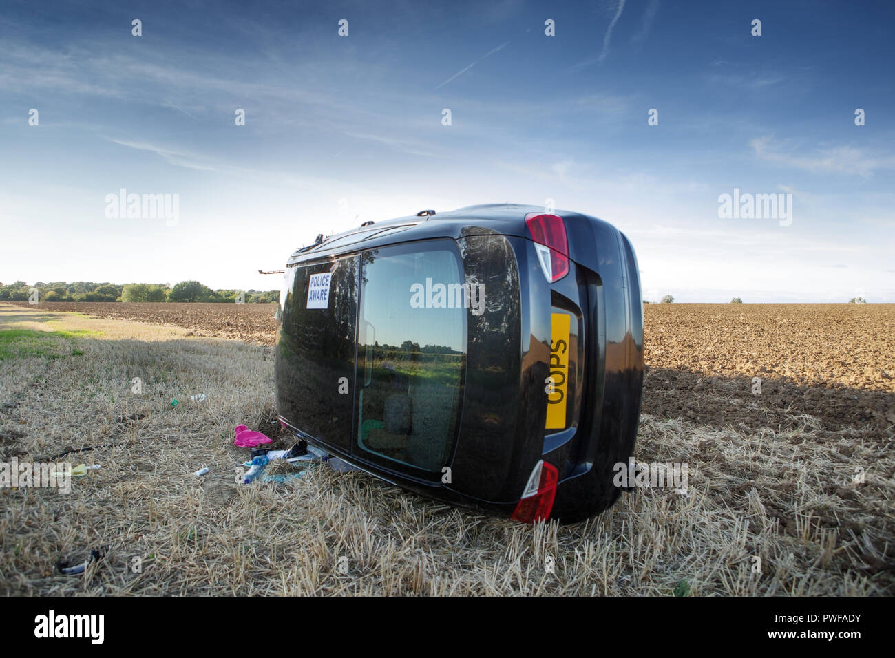 Car going around a corner hi-res stock photography and images - Alamy