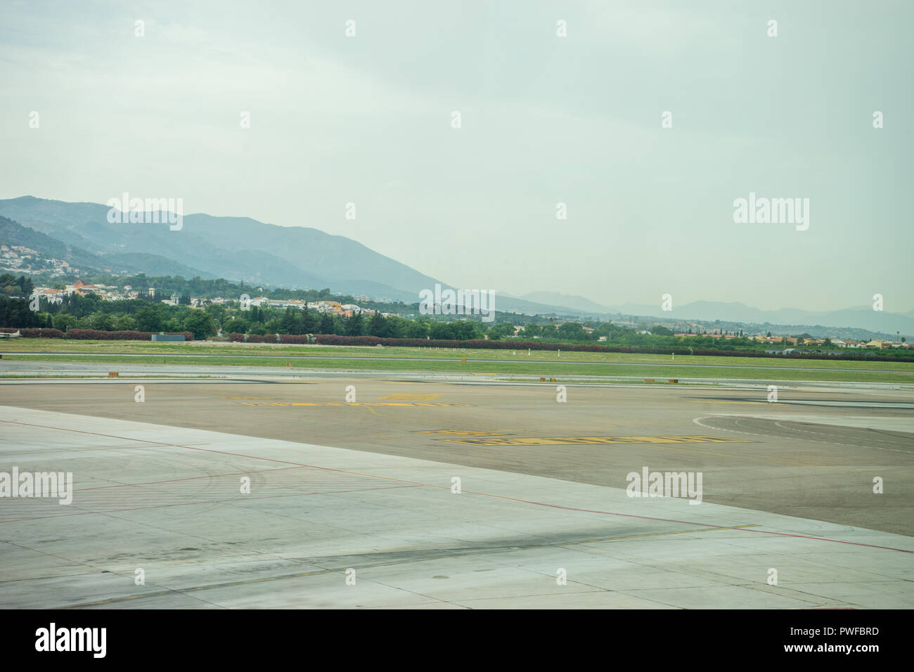 Empty airfield hi-res stock photography and images - Alamy