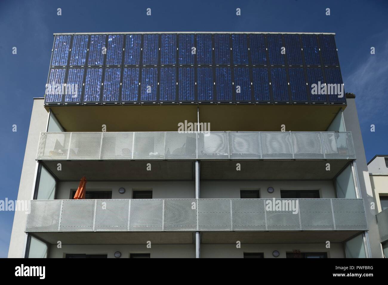 Photovoltaic solar wohnblock hi-res stock photography and images - Alamy