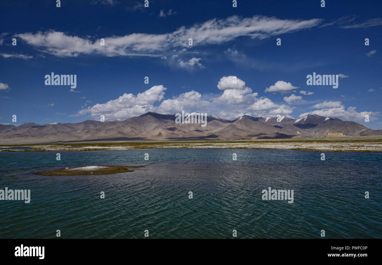 Karakul Lake on the Pamir Highway, Gorno Badakhshan, Tajikistan Stock ...