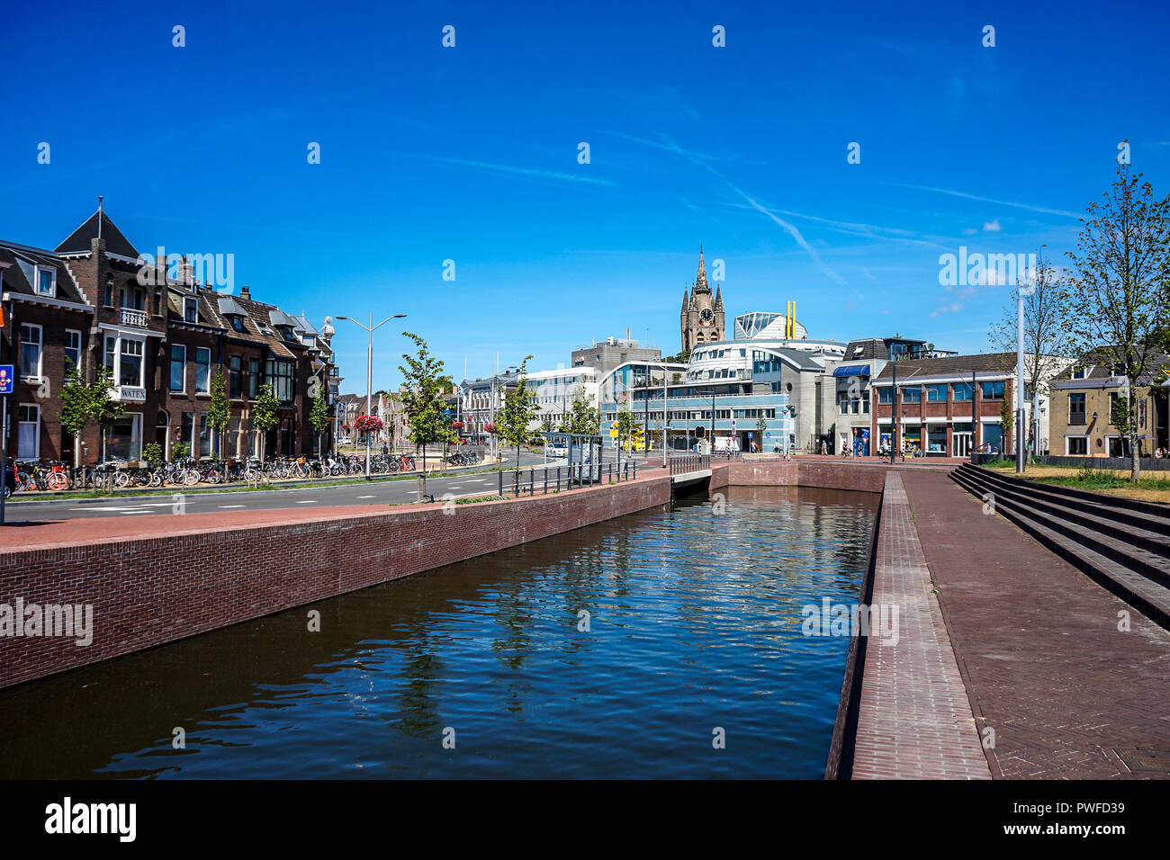 Delft bridge over canal hi-res stock photography and images - Alamy