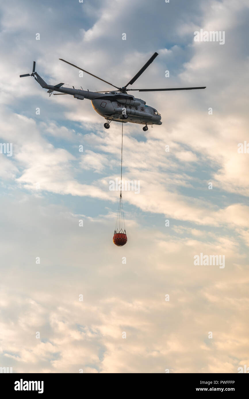 Fighter helicopter hi-res stock photography and images - Alamy