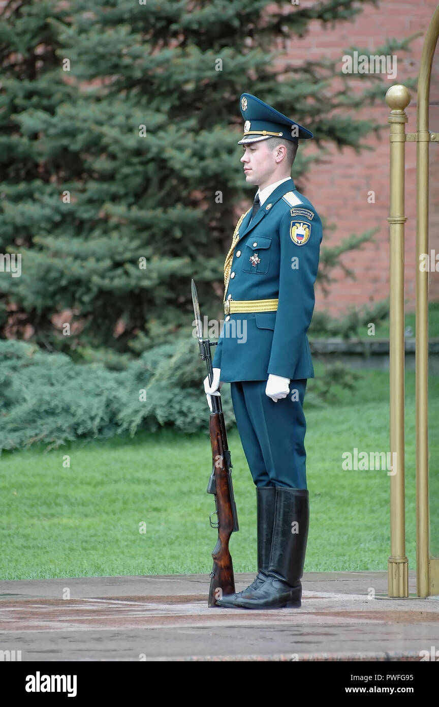 Moscow, Russia - May 12, 2006: Changing guard soldiers in Alexander's ...