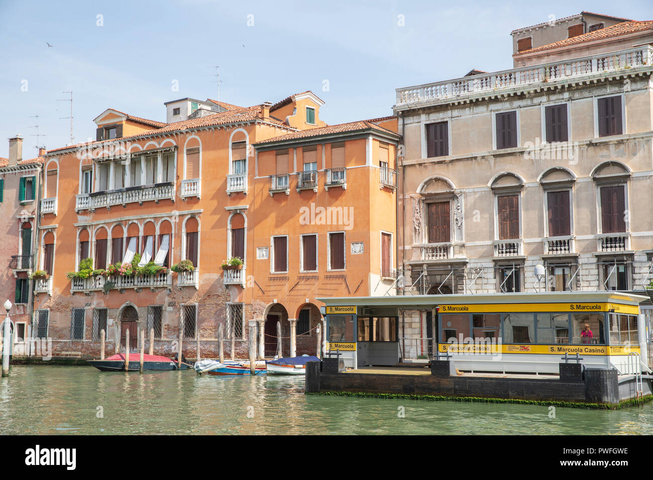 Water bus stop hi-res stock photography and images - Alamy