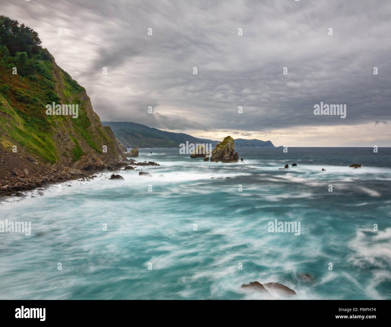 Long exposure of ocean at steep coast Stock Photo - Alamy