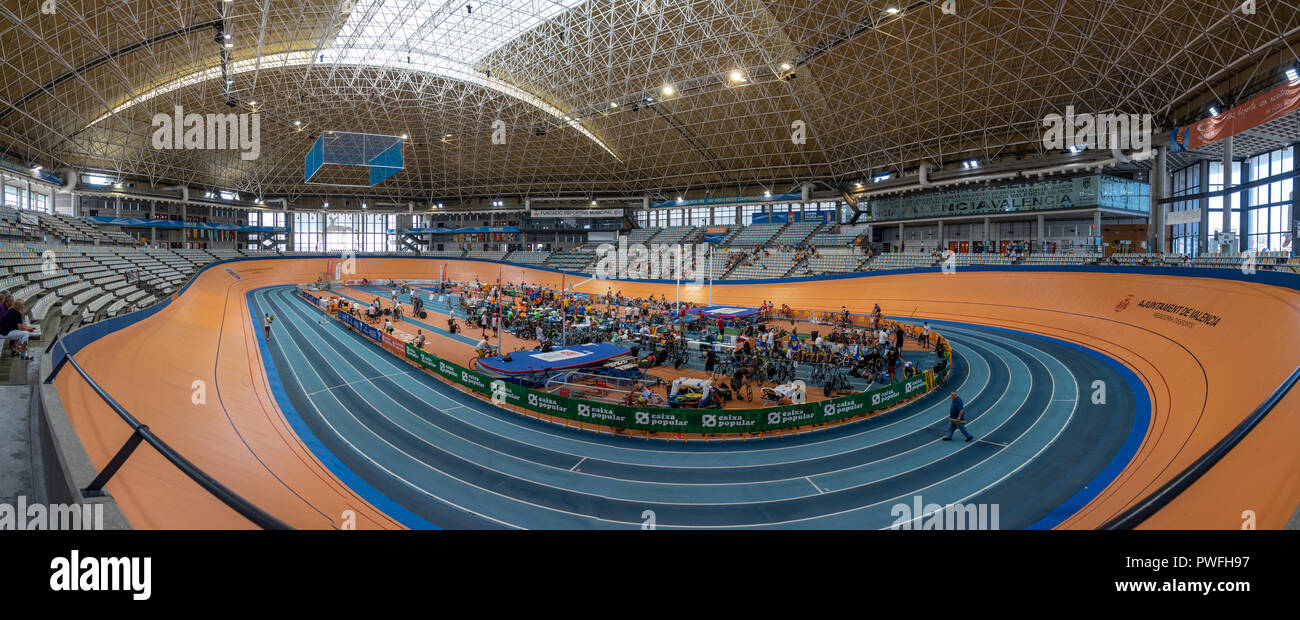 Indoor cycling hi-res stock photography and images - Alamy