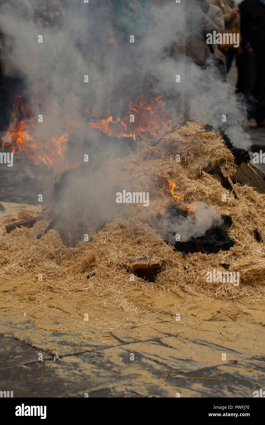 Campfire smoke hi-res stock photography and images - Alamy
