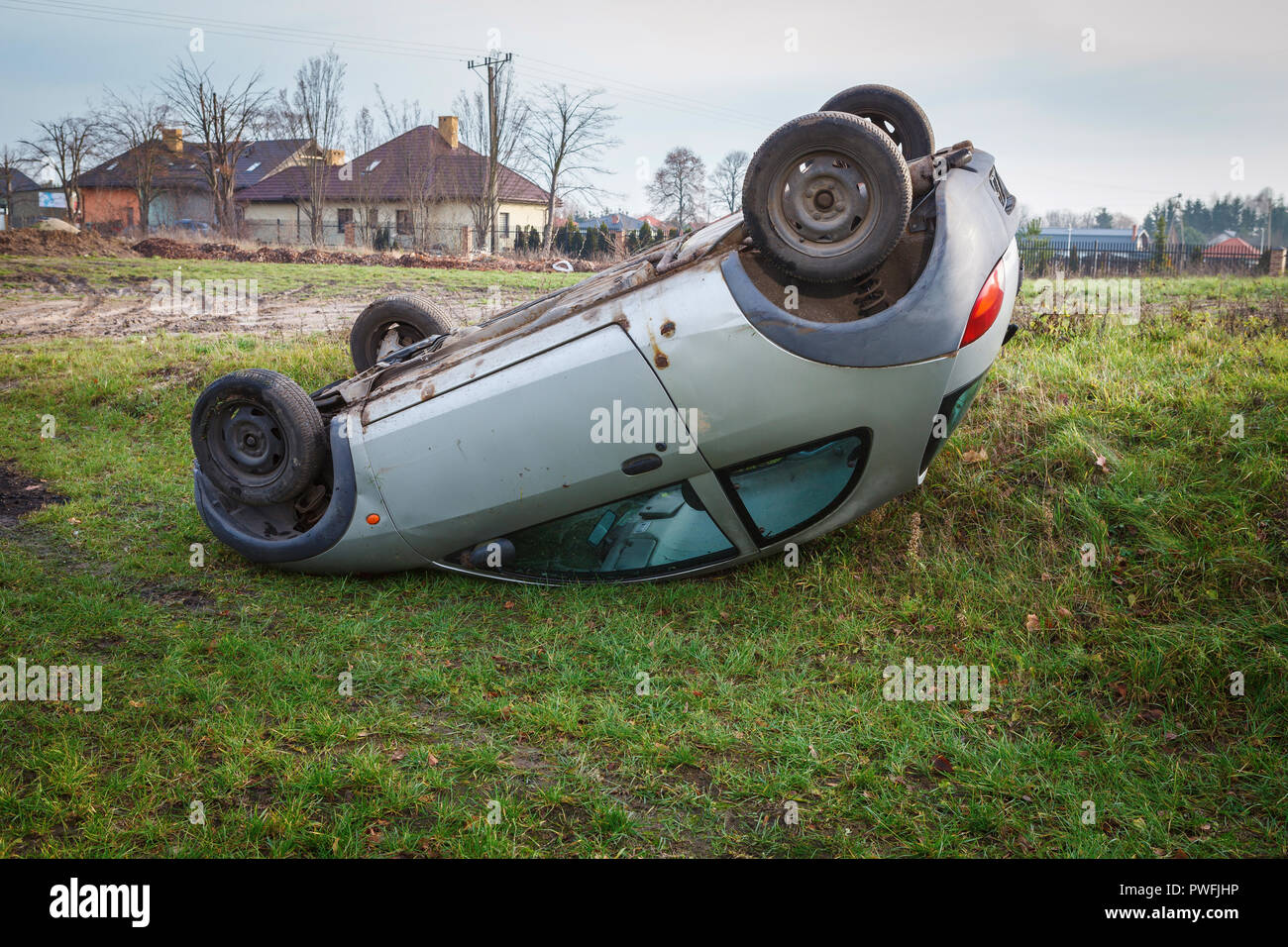 Broken down car with no wheels hi-res stock photography and images - Alamy