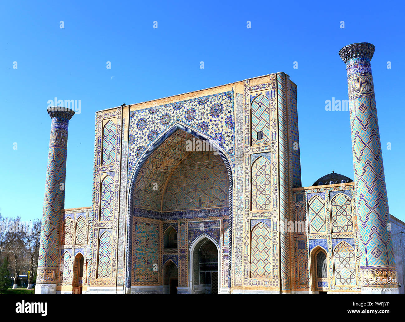 Pishtak with Persian-style paintings