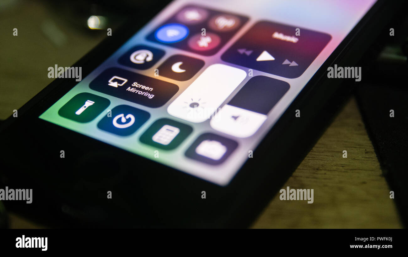 Iphone settings hi-res stock photography and images - Alamy