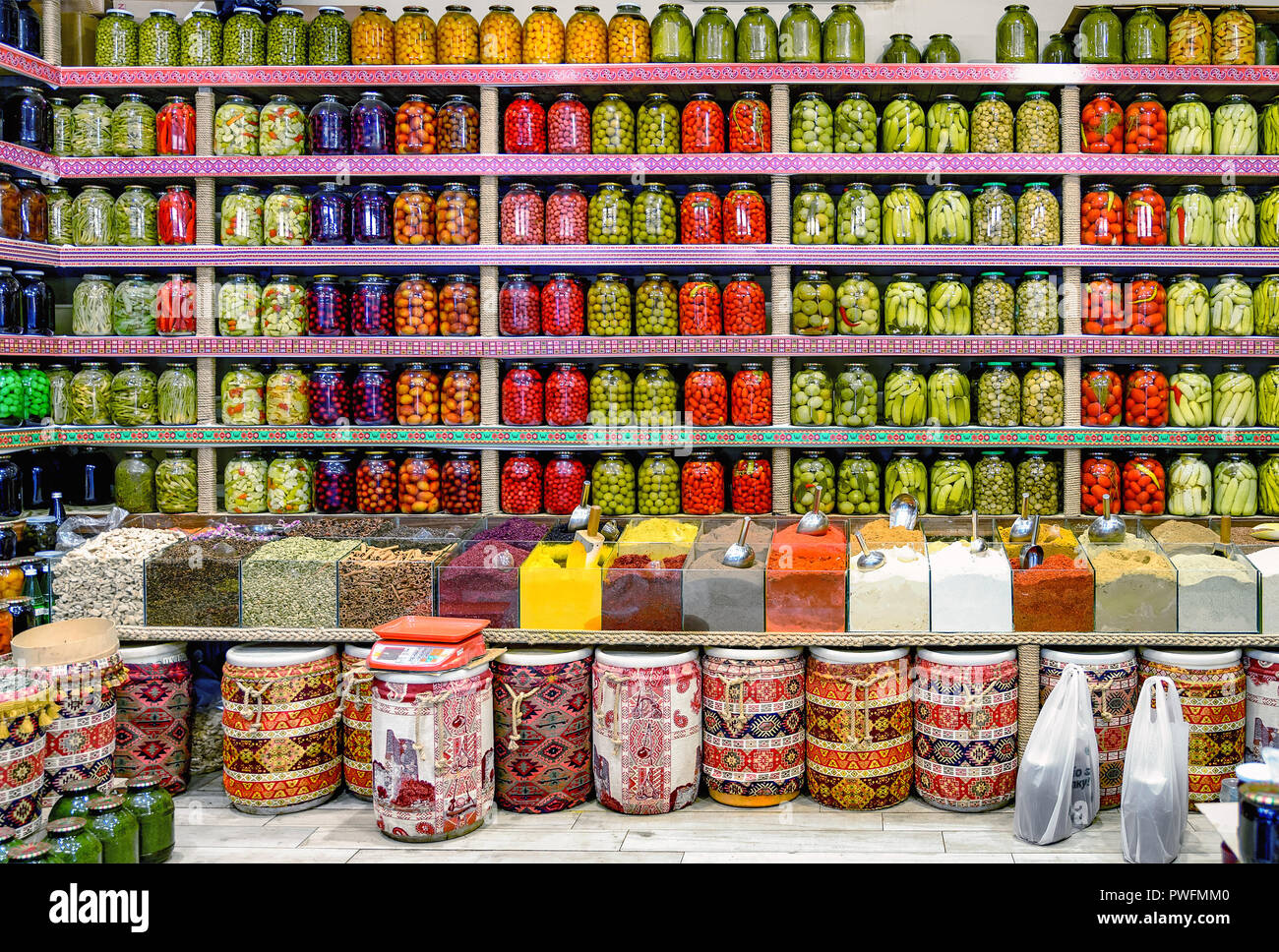 Food order shelves hi-res stock photography and images - Alamy