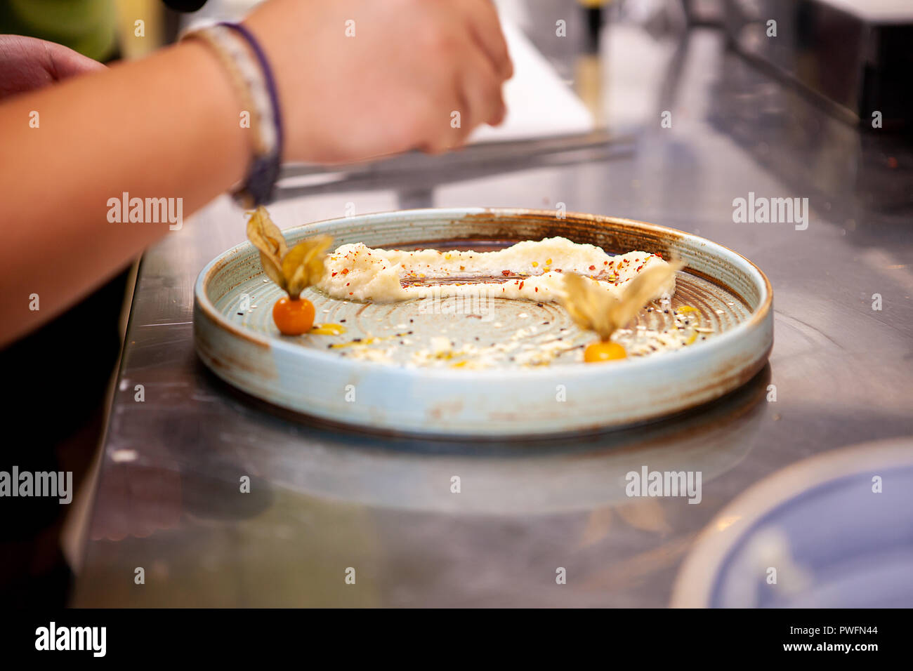 Sophisticated white kitchen hi-res stock photography and images - Alamy