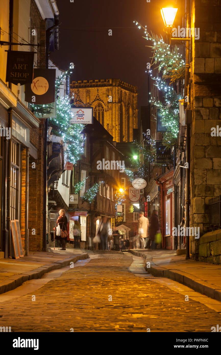 The Shambles, historic medieval street in York at Christmas time Stock ...