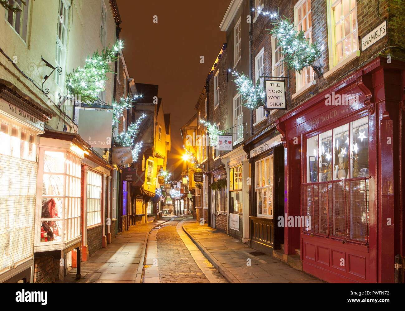 York shambles at night hi-res stock photography and images - Alamy