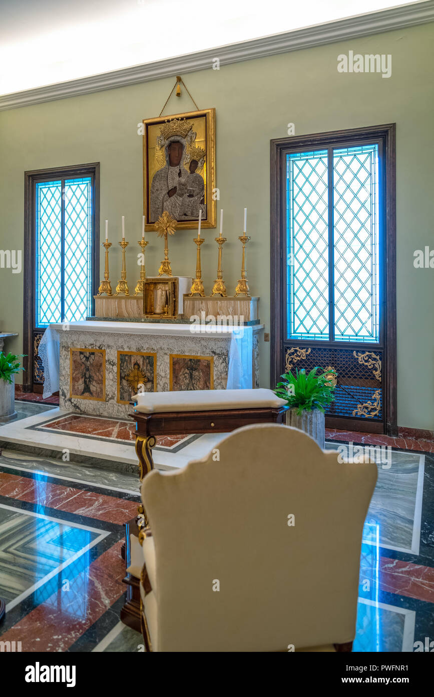 Tha altar of the czestochowa chapel in the apostolic palace hi-res ...