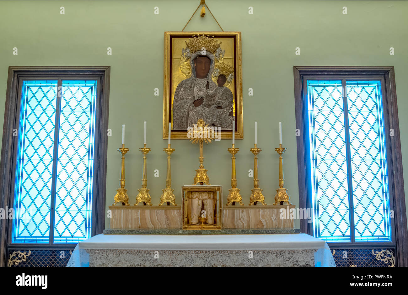 Tha altar of the czestochowa chapel in the apostolic palace hi-res ...
