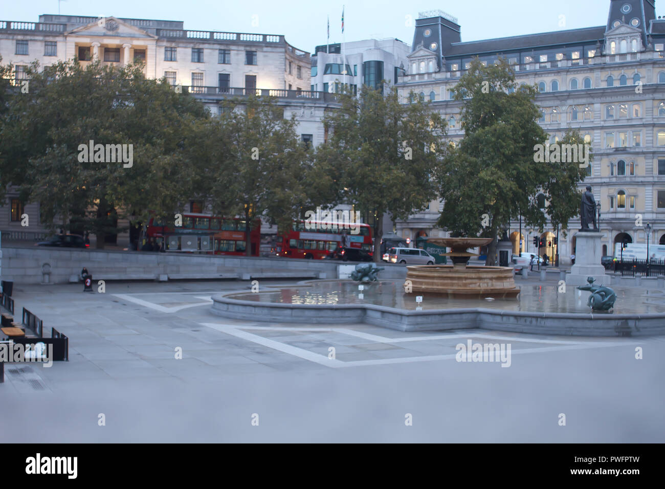 Empty square london morning hi-res stock photography and images - Alamy