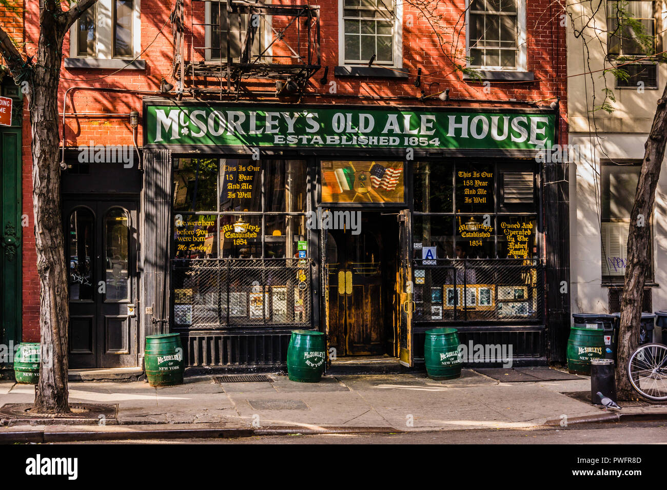 Mcsorley's old ale house hi-res stock photography and images - Alamy