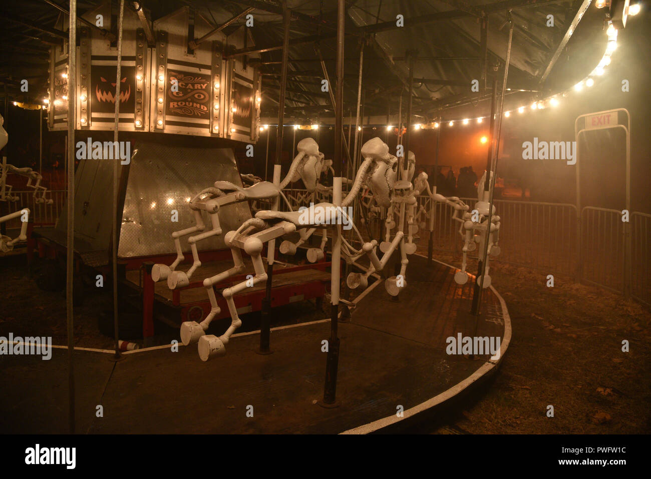 Zoo carousel hi-res stock photography and images - Alamy