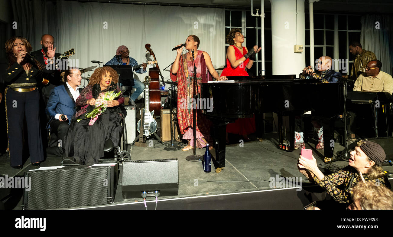 Lisa simpson music hi-res stock photography and images - Alamy