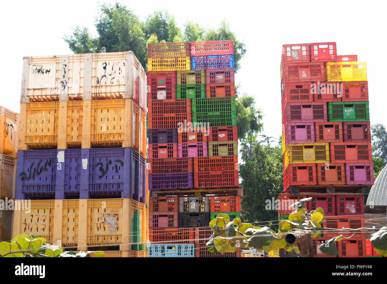 Plastic shipping boxes hi-res stock photography and images - Alamy