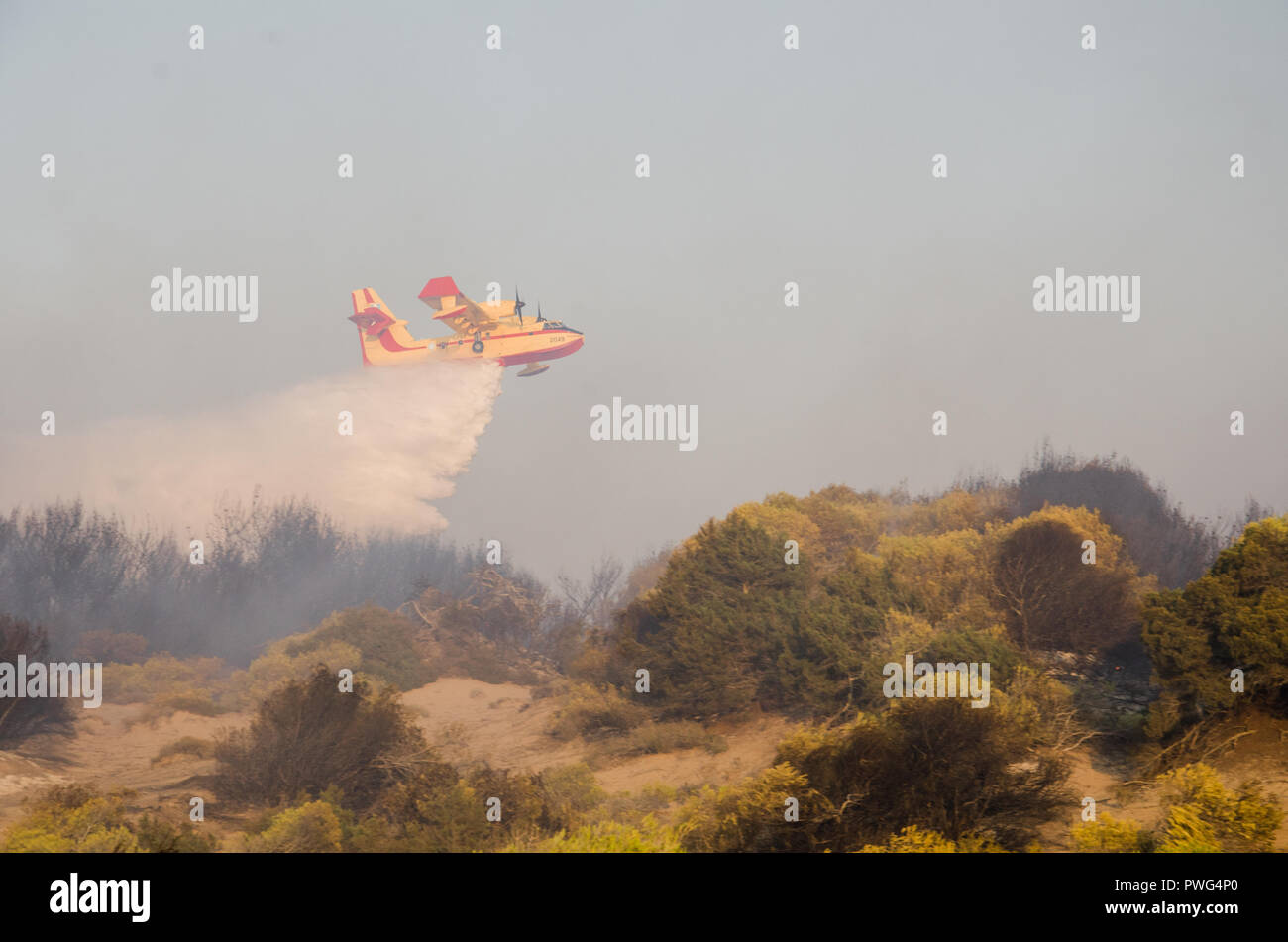 Firefighting aircraft natura 2001 hi-res stock photography and images ...