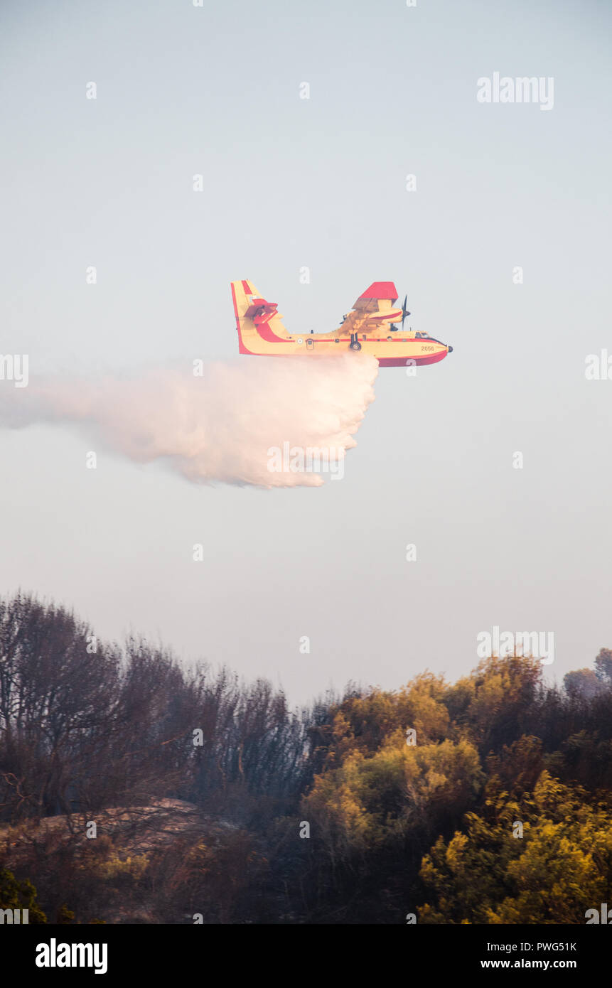 Firefighting aircraft natura 2001 hi-res stock photography and images ...