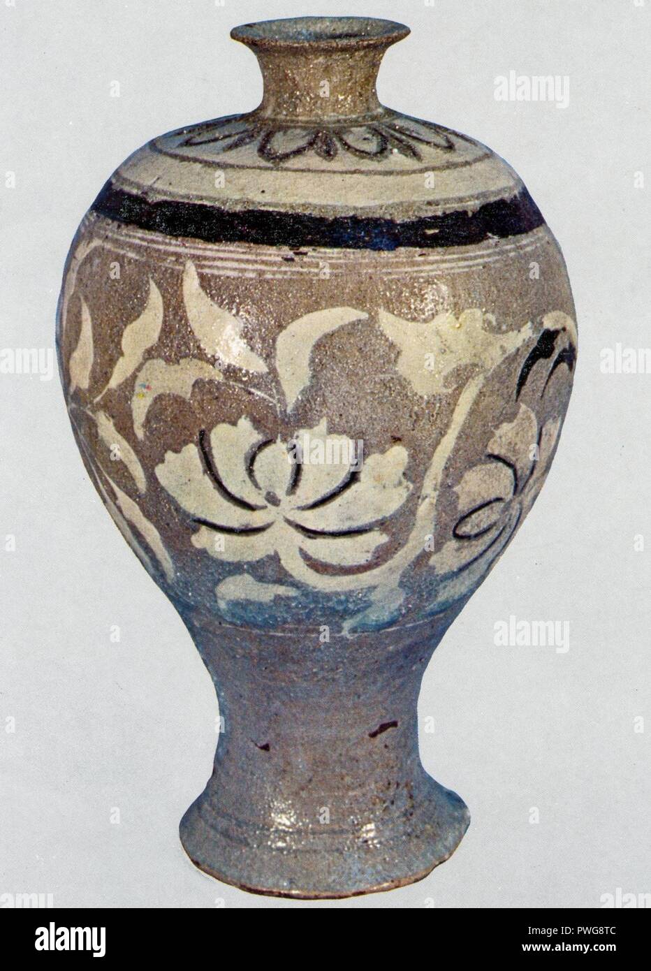 Inlaid buncheong hi-res stock photography and images - Alamy