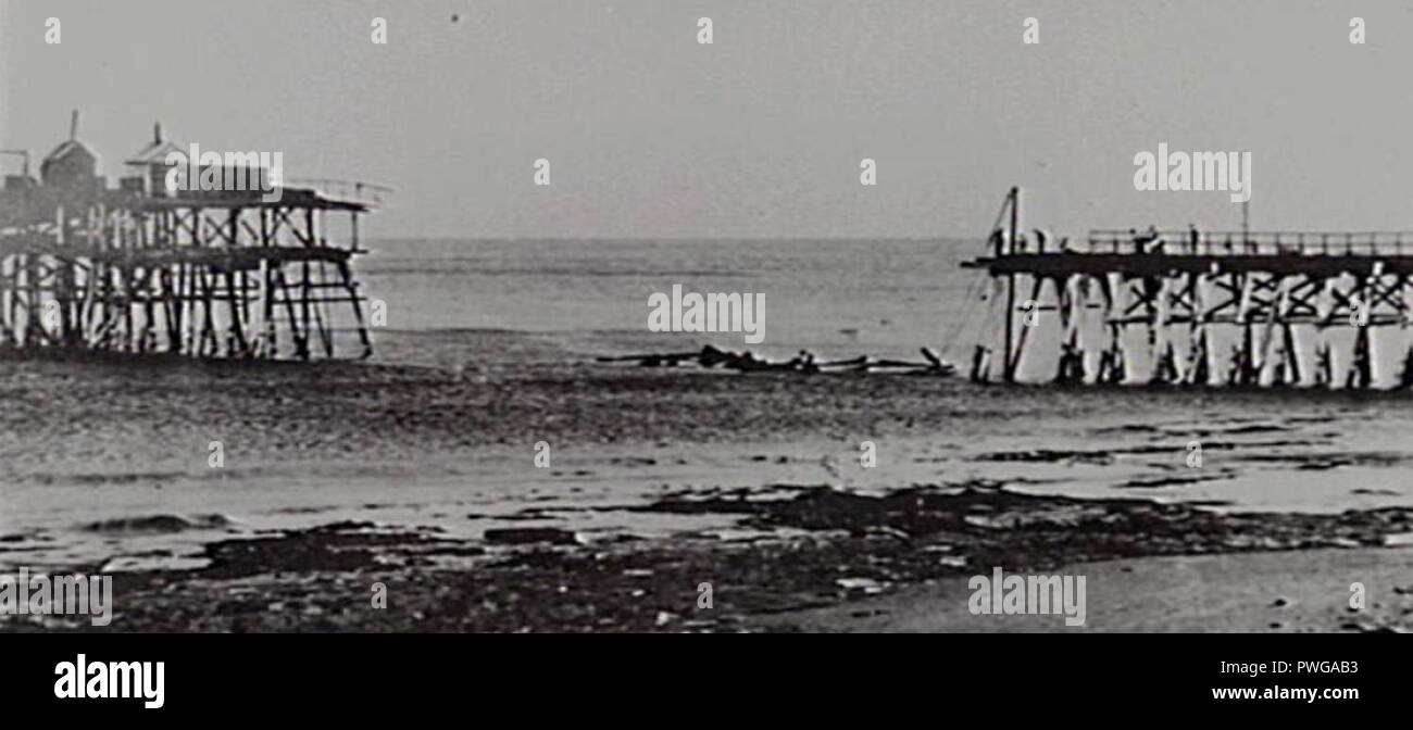 Bulli Jetty collapse 1907 Stock Photo - Alamy