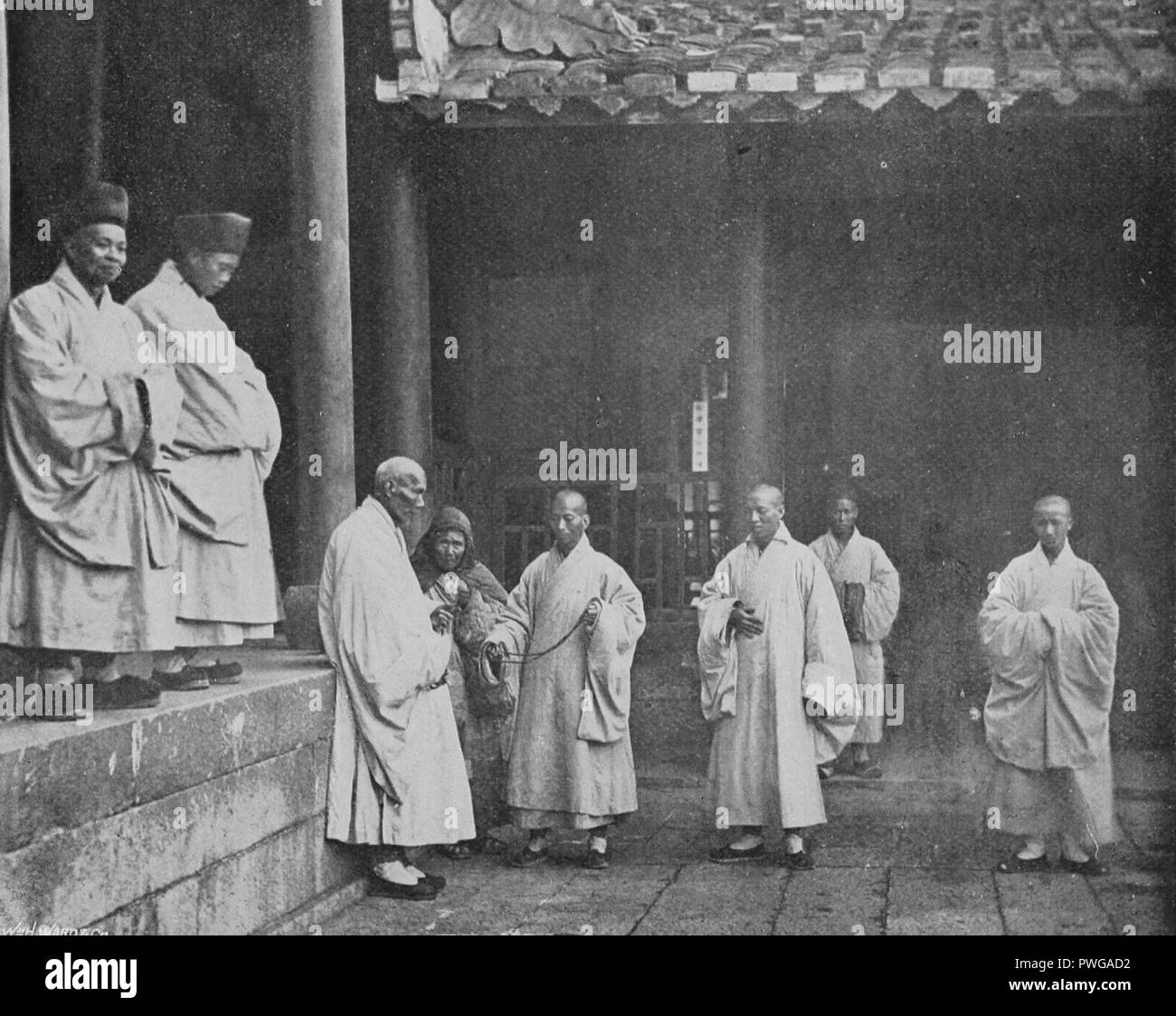 Picture of buddhist monks Black and White Stock Photos & Images - Alamy