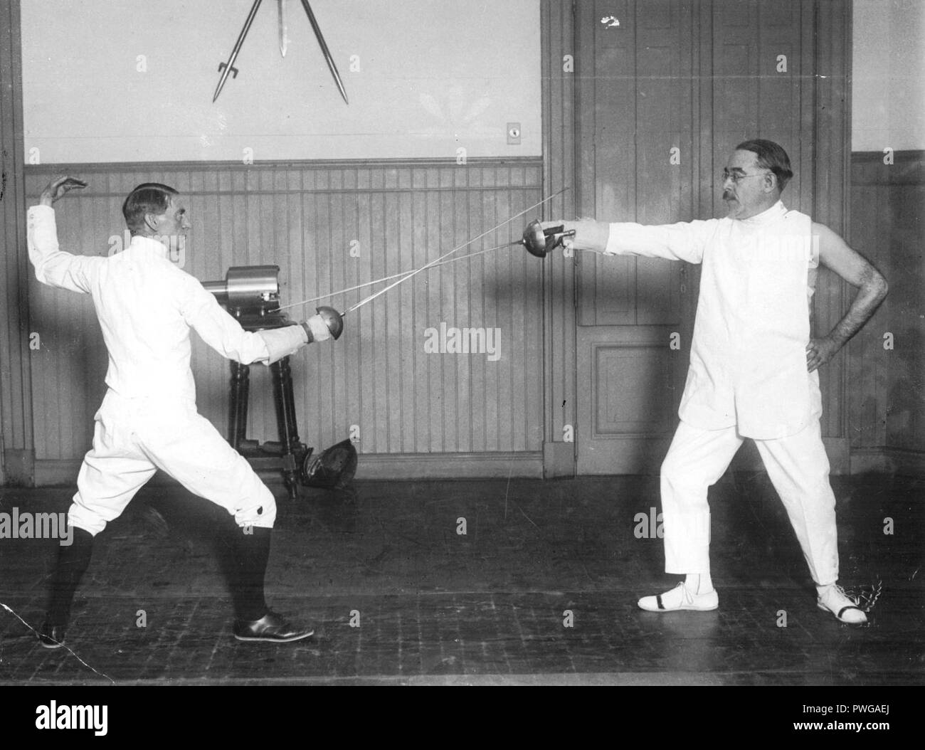 Practicando esgrima hi-res stock photography and images - Alamy