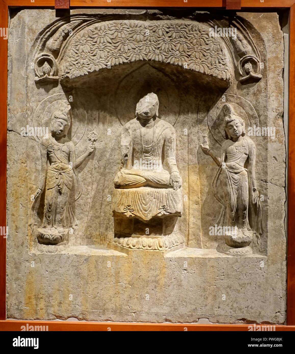 Buddha triad in a niche, Baoqingsi temple, Xi'an, Shaanxi province ...