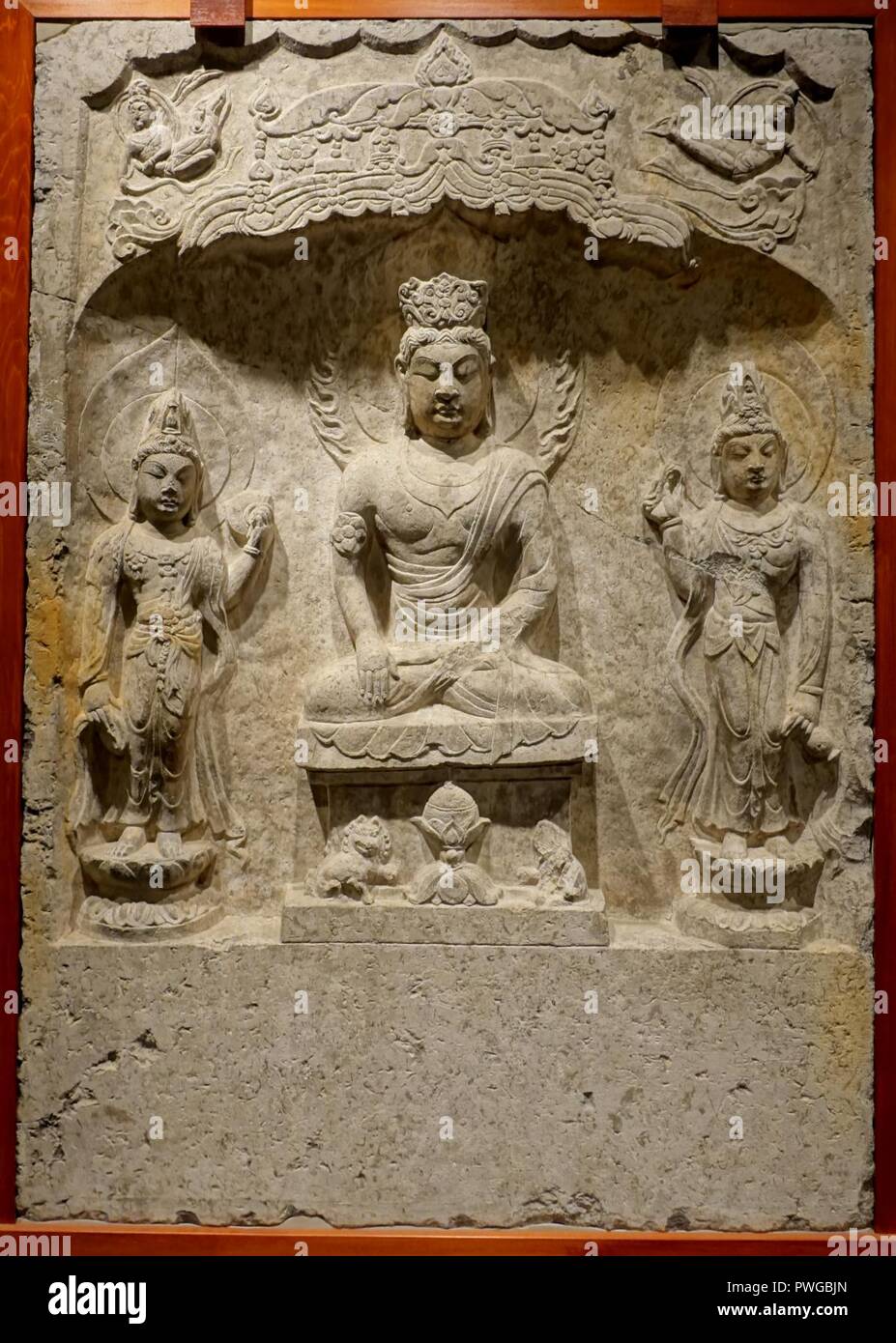 Buddha triad in a niche, Baoqingsi temple, Xi'an, Shaanxi province ...